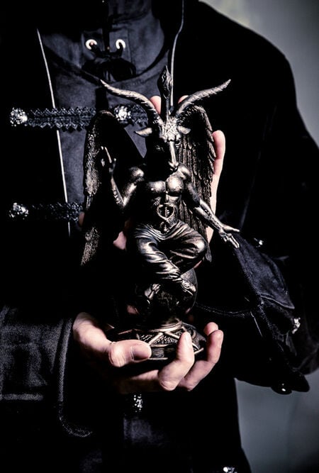 Bestel Gothic artikelen online in de Large Gothic shop